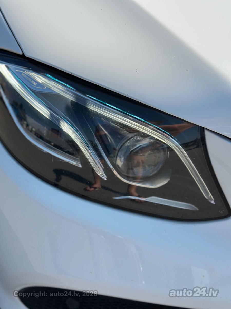 White Mercedes-Benz E-Class 2018 in Tallinn, with an engine capacity of 2.00 L and mileage of 214 thousand km for 21990 €, photo 26 on AUTOMOTO.COM.LV