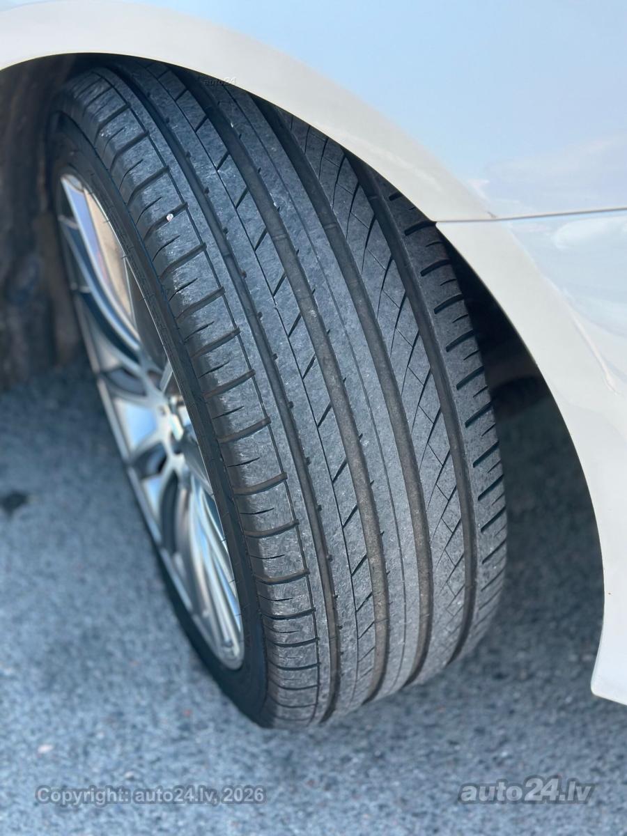 White Mercedes-Benz E-Class 2018 in Tallinn, with an engine capacity of 2.00 L and mileage of 214 thousand km for 21990 €, photo 27 on AUTOMOTO.COM.LV