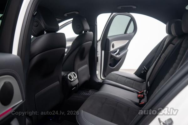 White Mercedes-Benz E-Class 2018 in Tallinn, with an engine capacity of 2.00 L and mileage of 112 thousand km for 19999 €, photo 9 on AUTOMOTO.COM.LV