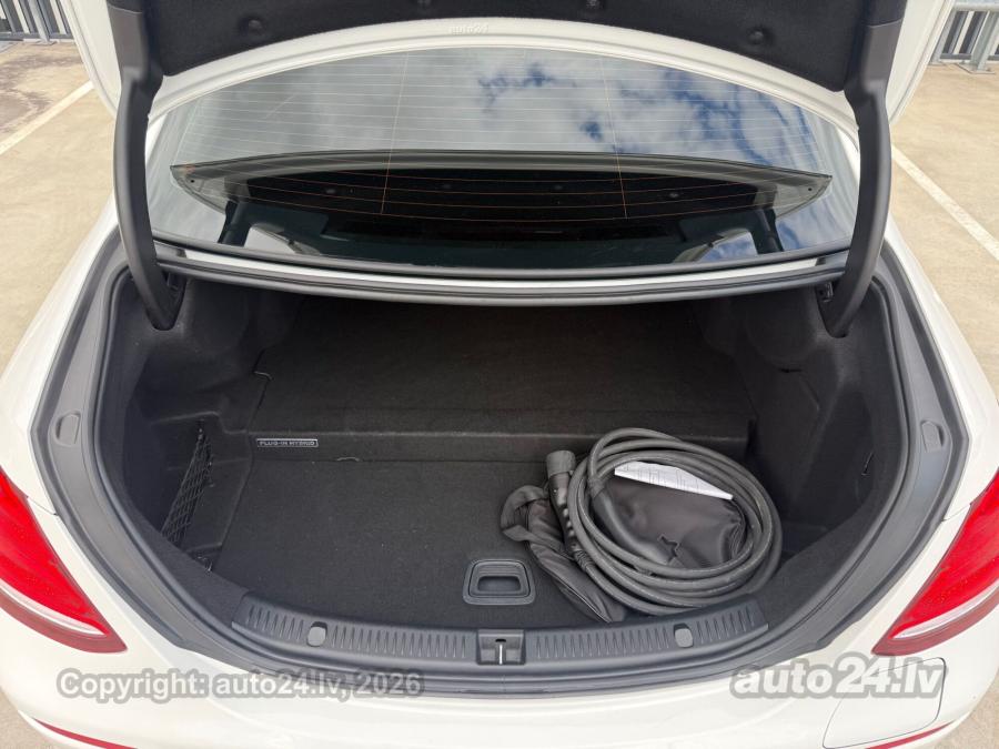Balts Mercedes-Benz E-Class 2018 Tallina, ar dzinēja tilpumu 2.00 L un nobraukumu 175 tūkst. km par 18990 €, foto 15 vietnē AUTOMOTO.COM.LV