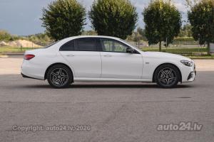 White Mercedes-Benz E-Class 2020 in Tartu, with an engine capacity of 2.00 L and mileage of 118 thousand km for 32500 €, photo 3 on AUTOMOTO.COM.LV