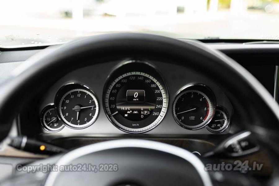 White Mercedes-Benz E-Class 2013 in Tallinn, with an engine capacity of 3.00 L and mileage of 286 thousand km for 10990 €, photo 17 on AUTOMOTO.COM.LV