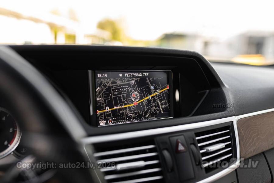 White Mercedes-Benz E-Class 2013 in Tallinn, with an engine capacity of 3.00 L and mileage of 286 thousand km for 10990 €, photo 18 on AUTOMOTO.COM.LV