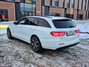 Balts Mercedes-Benz E-Class 2017 Tartu, ar dzinēja tilpumu 2.00 L un nobraukumu 274 tūkst. km par 17990 €, foto 5 vietnē AUTOMOTO.COM.LV