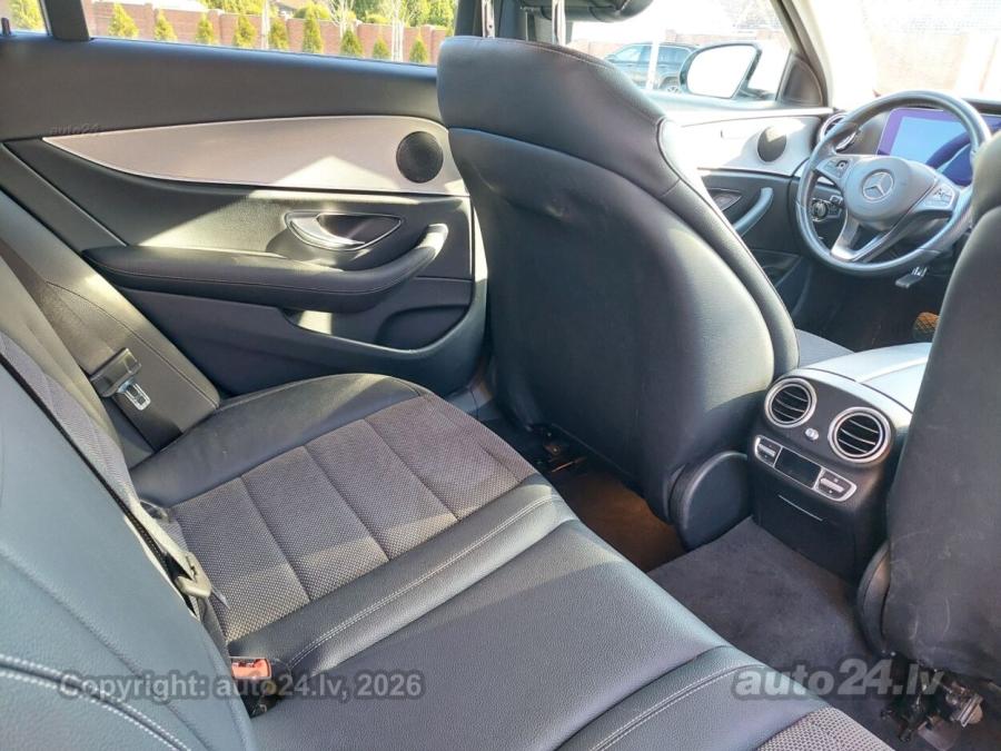 Balts Mercedes-Benz E-Class 2017 Tallina, ar dzinēja tilpumu 2.00 L un nobraukumu 117 tūkst. km par 24800 €, foto 9 vietnē AUTOMOTO.COM.LV