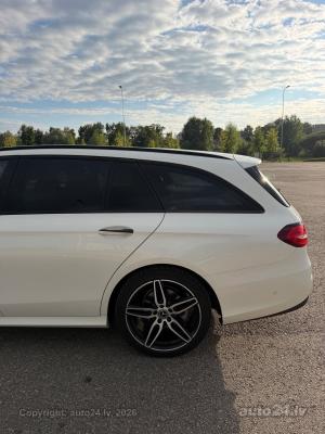White Mercedes-Benz E-Class 2017 in Voru, with an engine capacity of 2.00 L and mileage of 281 thousand km for 18000 €, photo 12 on AUTOMOTO.COM.LV