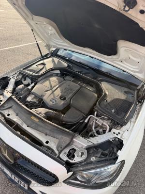 White Mercedes-Benz E-Class 2017 in Voru, with an engine capacity of 2.00 L and mileage of 281 thousand km for 18000 €, photo 15 on AUTOMOTO.COM.LV