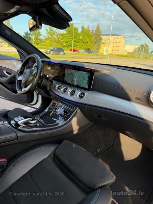 White Mercedes-Benz E-Class 2017 in Voru, with an engine capacity of 2.00 L and mileage of 281 thousand km for 18000 €, photo 17 on AUTOMOTO.COM.LV
