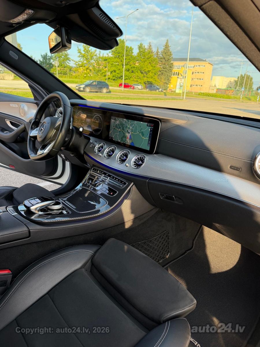 White Mercedes-Benz E-Class 2017 in Voru, with an engine capacity of 2.00 L and mileage of 281 thousand km for 18000 €, photo 17 on AUTOMOTO.COM.LV