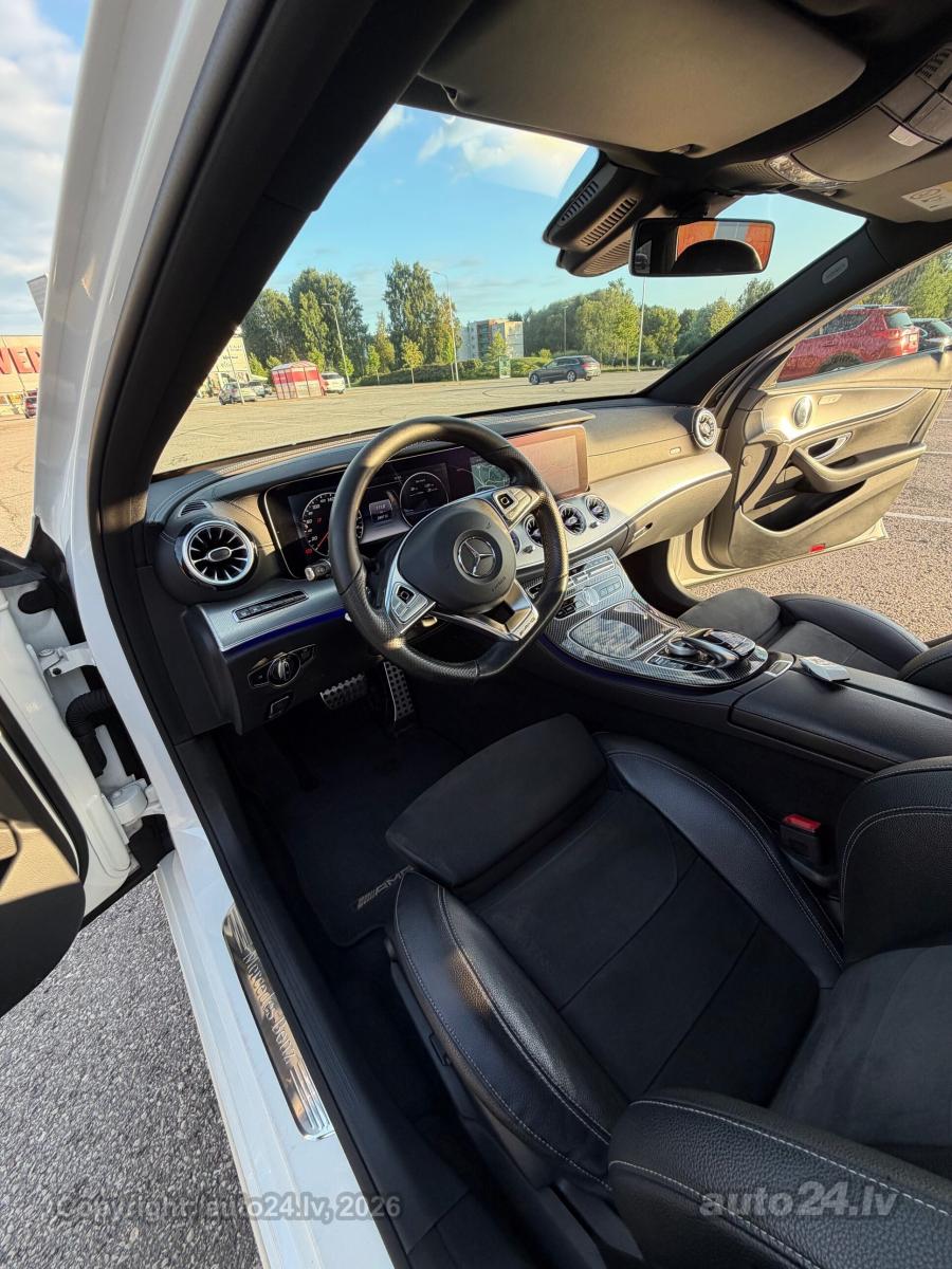 White Mercedes-Benz E-Class 2017 in Voru, with an engine capacity of 2.00 L and mileage of 281 thousand km for 18000 €, photo 24 on AUTOMOTO.COM.LV