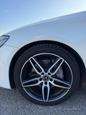 White Mercedes-Benz E-Class 2017 in Voru, with an engine capacity of 2.00 L and mileage of 281 thousand km for 18000 €, photo 29 on AUTOMOTO.COM.LV