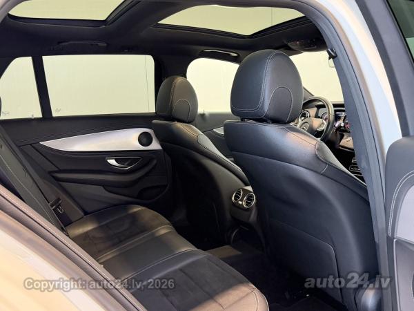 Mercedes-Benz E-Class 2017 in Tartu on AUTOMOTO.COM.LV White Mercedes-Benz E-Class 2017 in Tartu, with an engine capacity of 2.00 L and mileage of 159 thousand km for 22990 €, photo 11 on AUTOMOTO.COM.LV