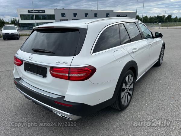 White Mercedes-Benz E-Class 2018 in Tartu, with an engine capacity of 2.00 L and mileage of 268 thousand km for 19990 €, photo 4 on AUTOMOTO.COM.LV