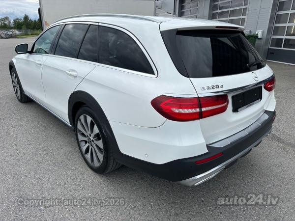 White Mercedes-Benz E-Class 2018 in Tartu, with an engine capacity of 2.00 L and mileage of 268 thousand km for 19990 €, photo 6 on AUTOMOTO.COM.LV
