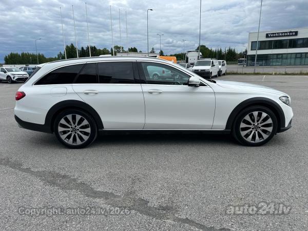 White Mercedes-Benz E-Class 2018 in Tartu, with an engine capacity of 2.00 L and mileage of 268 thousand km for 19990 €, photo 7 on AUTOMOTO.COM.LV