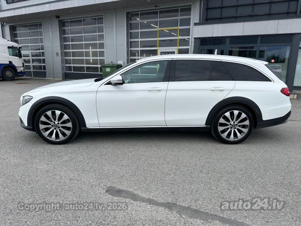 White Mercedes-Benz E-Class 2018 in Tartu, with an engine capacity of 2.00 L and mileage of 268 thousand km for 19990 €, photo 8 on AUTOMOTO.COM.LV