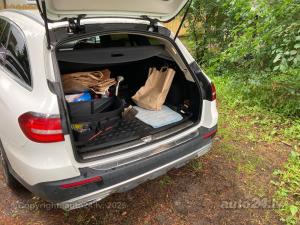 White Mercedes-Benz E-Class 2018 in Tallinn, with an engine capacity of 2.00 L and mileage of 158 thousand km for 26000 €, photo 8 on AUTOMOTO.COM.LV