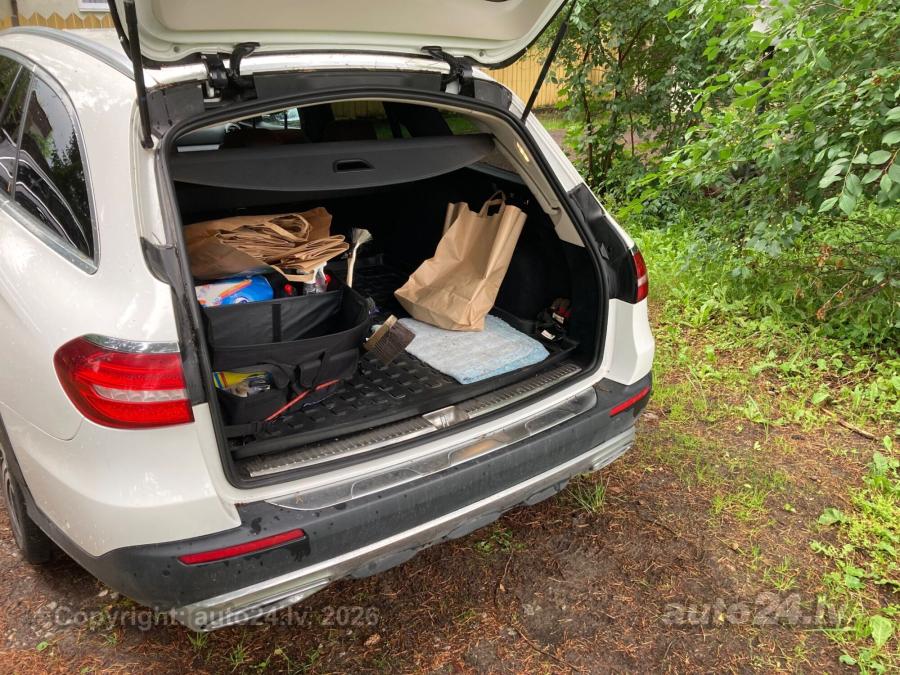 White Mercedes-Benz E-Class 2018 in Tallinn, with an engine capacity of 2.00 L and mileage of 158 thousand km for 26000 €, photo 8 on AUTOMOTO.COM.LV