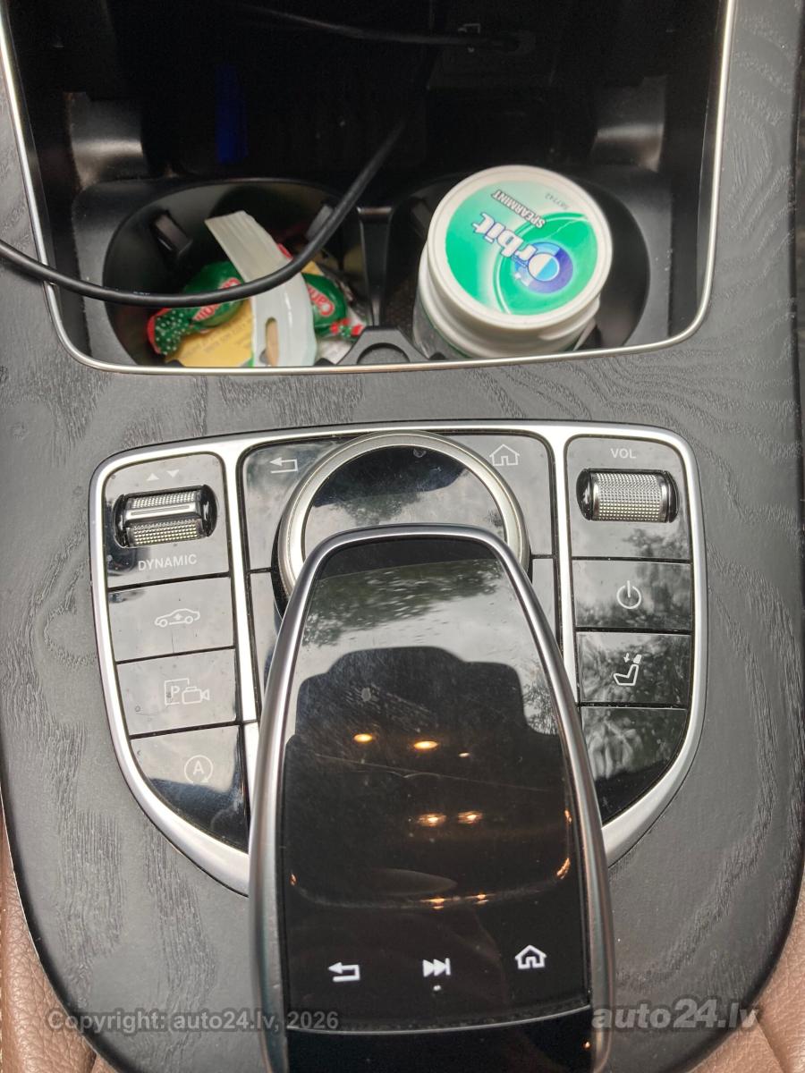 White Mercedes-Benz E-Class 2018 in Tallinn, with an engine capacity of 2.00 L and mileage of 158 thousand km for 26000 €, photo 10 on AUTOMOTO.COM.LV