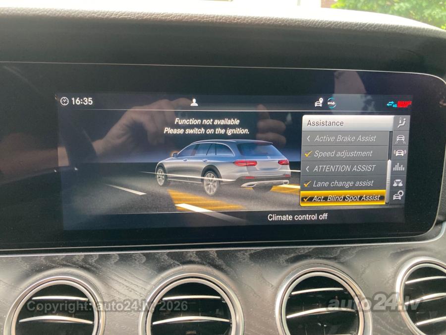 White Mercedes-Benz E-Class 2018 in Tallinn, with an engine capacity of 2.00 L and mileage of 158 thousand km for 26000 €, photo 16 on AUTOMOTO.COM.LV