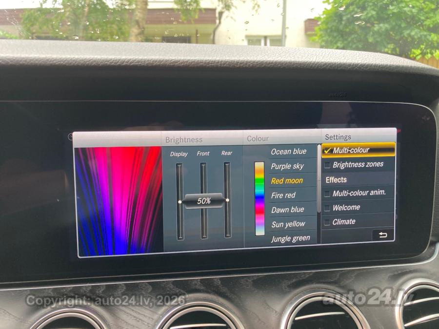 White Mercedes-Benz E-Class 2018 in Tallinn, with an engine capacity of 2.00 L and mileage of 158 thousand km for 26000 €, photo 17 on AUTOMOTO.COM.LV