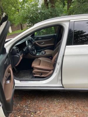White Mercedes-Benz E-Class 2018 in Tallinn, with an engine capacity of 2.00 L and mileage of 158 thousand km for 26000 €, photo 19 on AUTOMOTO.COM.LV