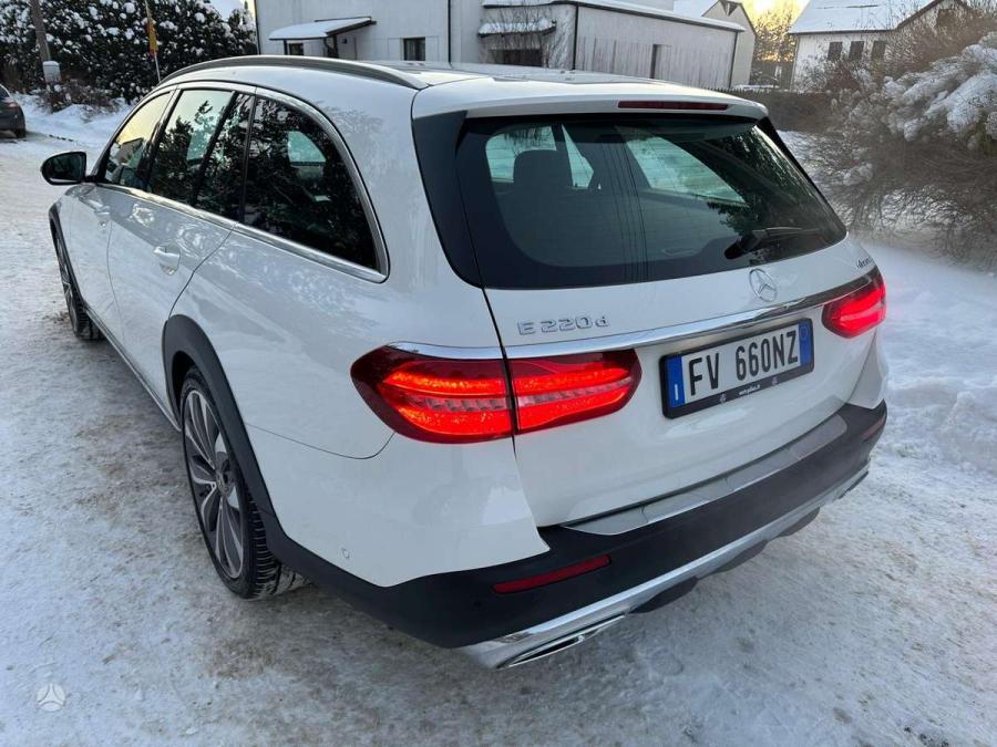 White Mercedes-Benz E-Class 2019 in Vilnius, with an engine capacity of 1.95 L and mileage of 352 thousand km for 15900 €, photo 6 on AUTOMOTO.COM.LV
