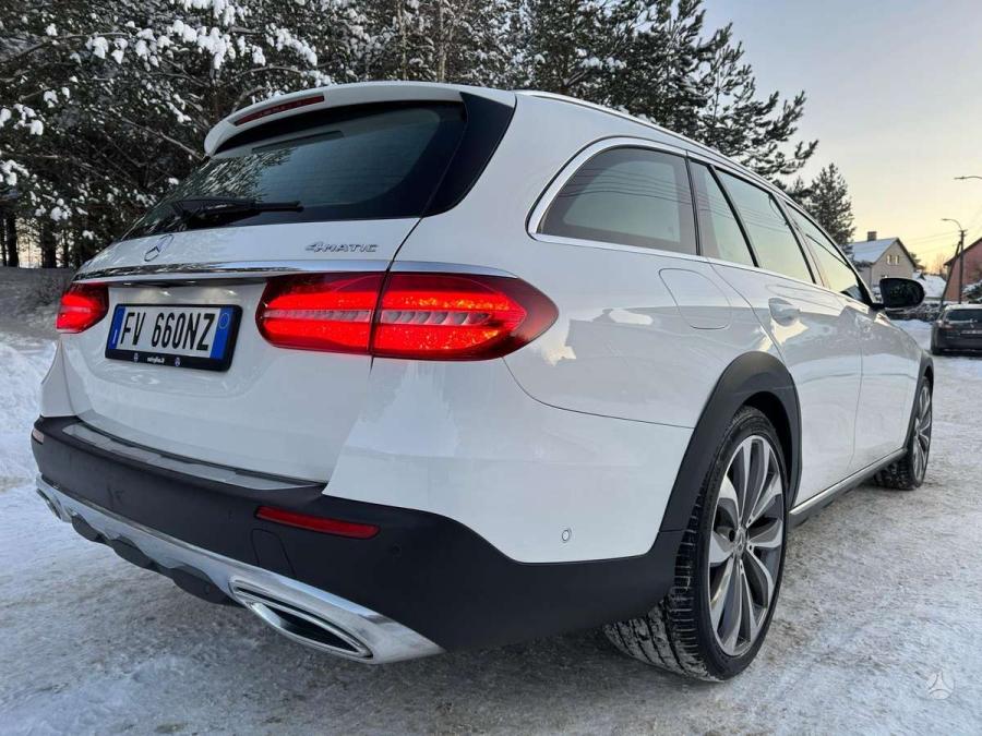 White Mercedes-Benz E-Class 2019 in Vilnius, with an engine capacity of 1.95 L and mileage of 352 thousand km for 15900 €, photo 12 on AUTOMOTO.COM.LV
