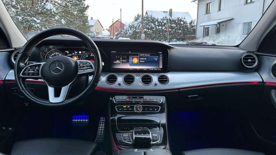 White Mercedes-Benz E-Class 2019 in Vilnius, with an engine capacity of 1.95 L and mileage of 352 thousand km for 15900 €, photo 17 on AUTOMOTO.COM.LV