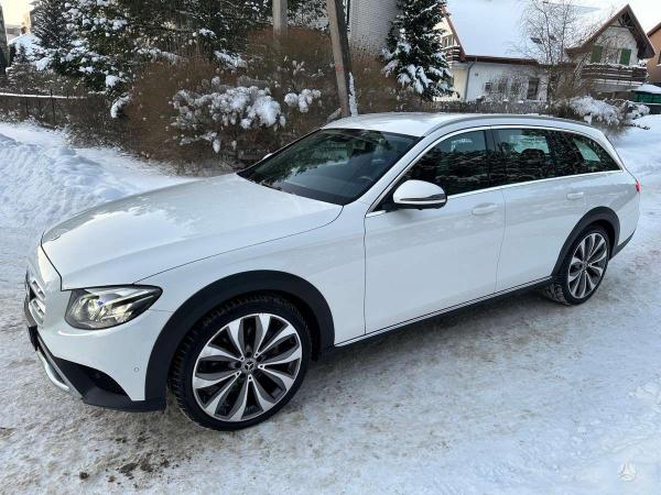 White Mercedes-Benz E-Class 2019 in Vilnius, with an engine capacity of 1.95 L and mileage of 352 thousand km for 15799 €, photo 4 on AUTOMOTO.COM.LV