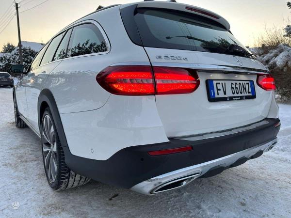 White Mercedes-Benz E-Class 2019 in Vilnius, with an engine capacity of 1.95 L and mileage of 352 thousand km for 15799 €, photo 7 on AUTOMOTO.COM.LV