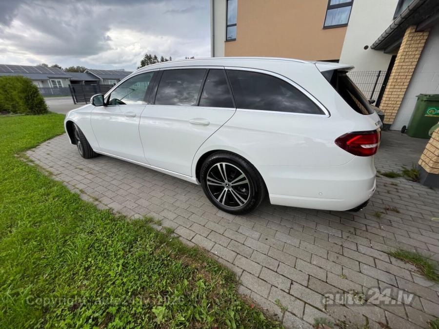 White Mercedes-Benz E-Class 2019 in Tallinn, with an engine capacity of 2.00 L and mileage of 154 thousand km for 22900 €, photo 3 on AUTOMOTO.COM.LV