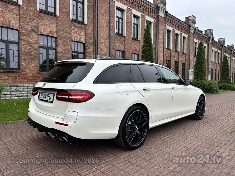 White Mercedes-Benz E-Class 2022 in Tallinn, with an engine capacity of 0.00 L and mileage of 118 thousand km for 30990 €, photo 5 on AUTOMOTO.COM.LV