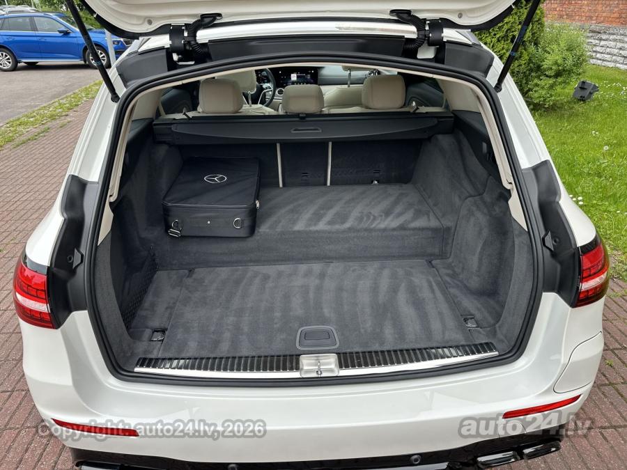 White Mercedes-Benz E-Class 2022 in Tallinn, with an engine capacity of 0.00 L and mileage of 118 thousand km for 30990 €, photo 12 on AUTOMOTO.COM.LV