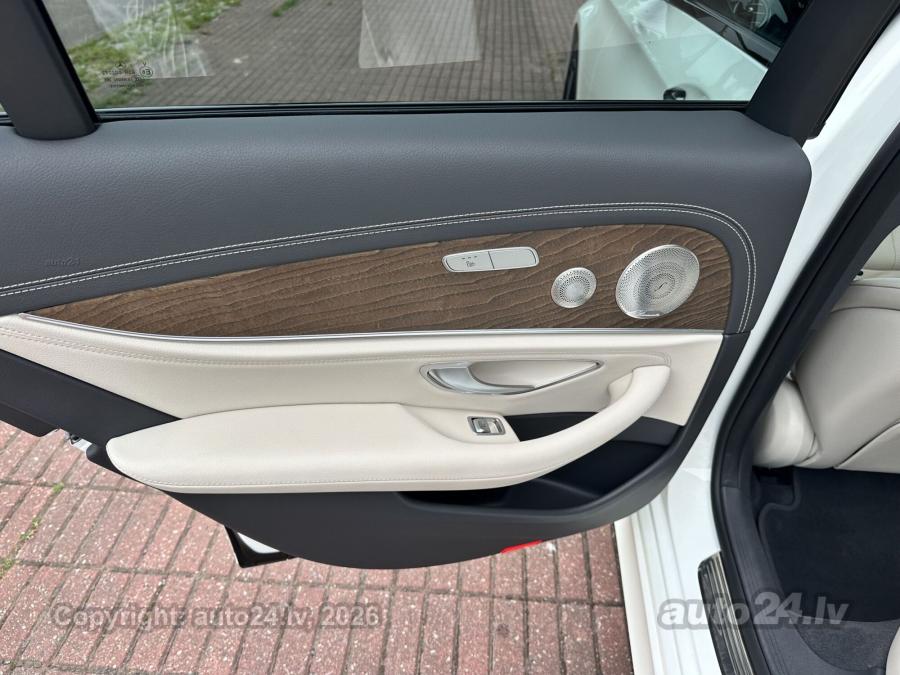 White Mercedes-Benz E-Class 2022 in Tallinn, with an engine capacity of 0.00 L and mileage of 118 thousand km for 30990 €, photo 16 on AUTOMOTO.COM.LV
