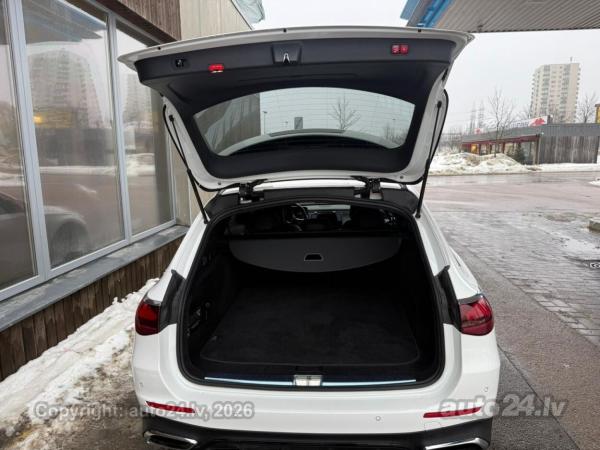 White Mercedes-Benz E-Class 2024 in Tallinn, with an engine capacity of 2.00 L and mileage of 16 thousand km for 59000 €, photo 6 on AUTOMOTO.COM.LV