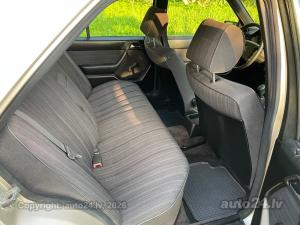 Dzeltens Mercedes-Benz E-Class 1989 Pērnava, ar dzinēja tilpumu 2.00 L un nobraukumu 110 tūkst. km par 5699 €, foto 11 vietnē AUTOMOTO.COM.LV
