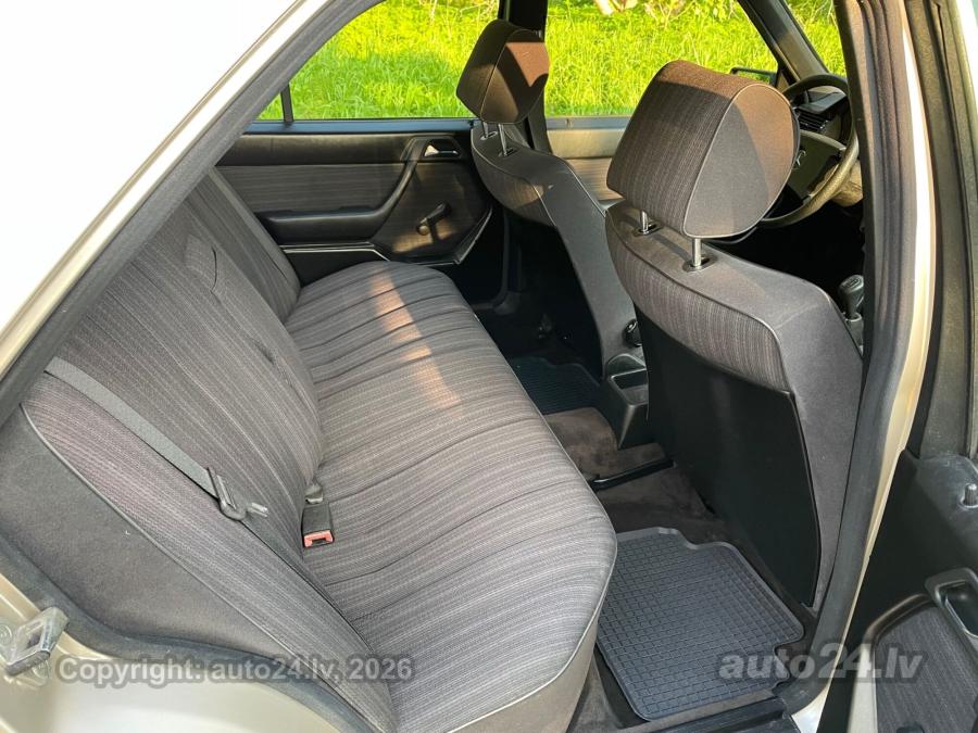 Dzeltens Mercedes-Benz E-Class 1989 Pērnava, ar dzinēja tilpumu 2.00 L un nobraukumu 110 tūkst. km par 5699 €, foto 11 vietnē AUTOMOTO.COM.LV