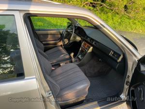 Dzeltens Mercedes-Benz E-Class 1989 Pērnava, ar dzinēja tilpumu 2.00 L un nobraukumu 110 tūkst. km par 5699 €, foto 12 vietnē AUTOMOTO.COM.LV