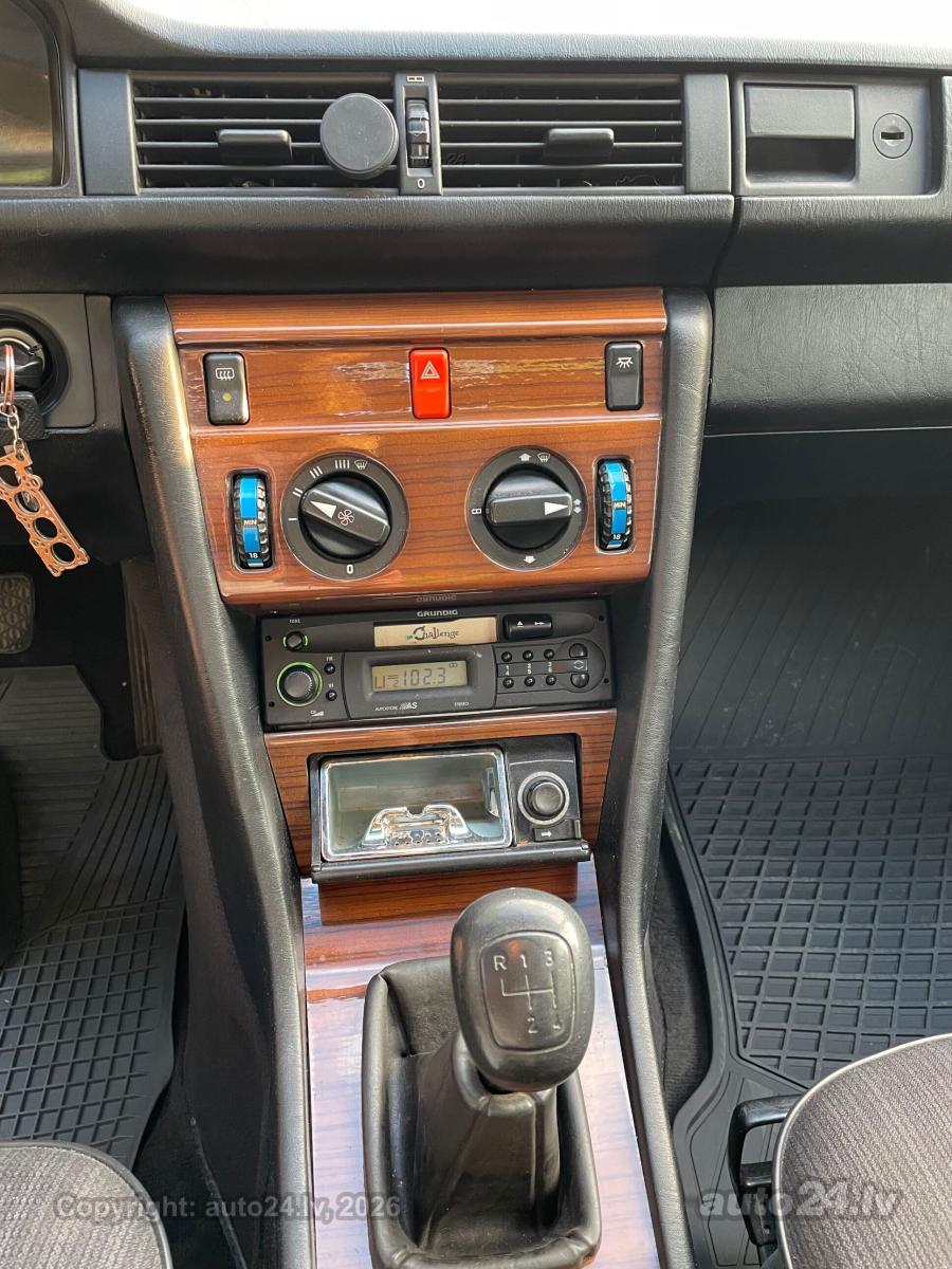 Dzeltens Mercedes-Benz E-Class 1989 Pērnava, ar dzinēja tilpumu 2.00 L un nobraukumu 110 tūkst. km par 5699 €, foto 14 vietnē AUTOMOTO.COM.LV