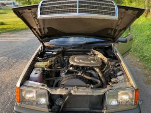 Dzeltens Mercedes-Benz E-Class 1989 Pērnava, ar dzinēja tilpumu 2.00 L un nobraukumu 110 tūkst. km par 5699 €, foto 15 vietnē AUTOMOTO.COM.LV