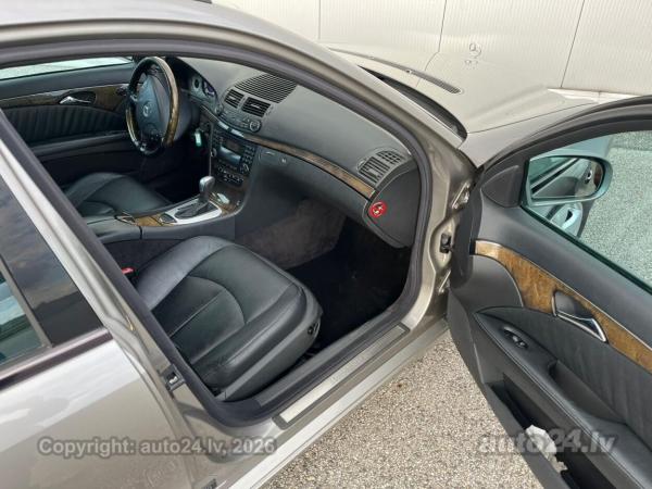 Yellow Mercedes-Benz E-Class 2003 in Tartu, with an engine capacity of 3.20 L and mileage of 338 thousand km for 4999 €, photo 11 on AUTOMOTO.COM.LV