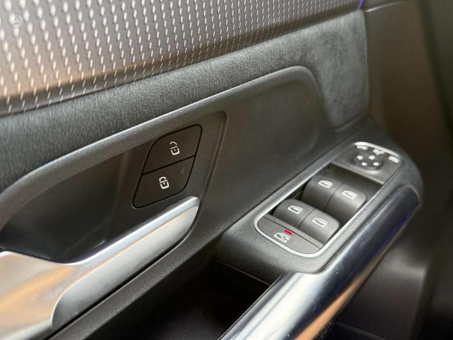 Black Mercedes-Benz EQA 2021 in Vilnius, with an engine capacity of 0.00 L and mileage of 108 thousand km for 23900 €, photo 33 on AUTOMOTO.COM.LV