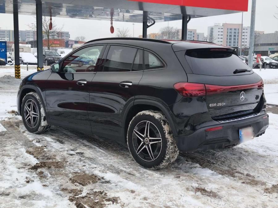 Black Mercedes-Benz EQA 2023 in Vilnius, with an engine capacity of 0.00 L and mileage of 24 thousand km for 33500 €, photo 5 on AUTOMOTO.COM.LV