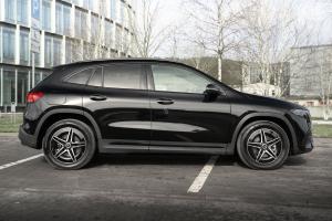 Black Mercedes-Benz EQA 2023 in Vilnius, with an engine capacity of 0.00 L and mileage of 22 thousand km for 29500 €, photo 6 on AUTOMOTO.COM.LV