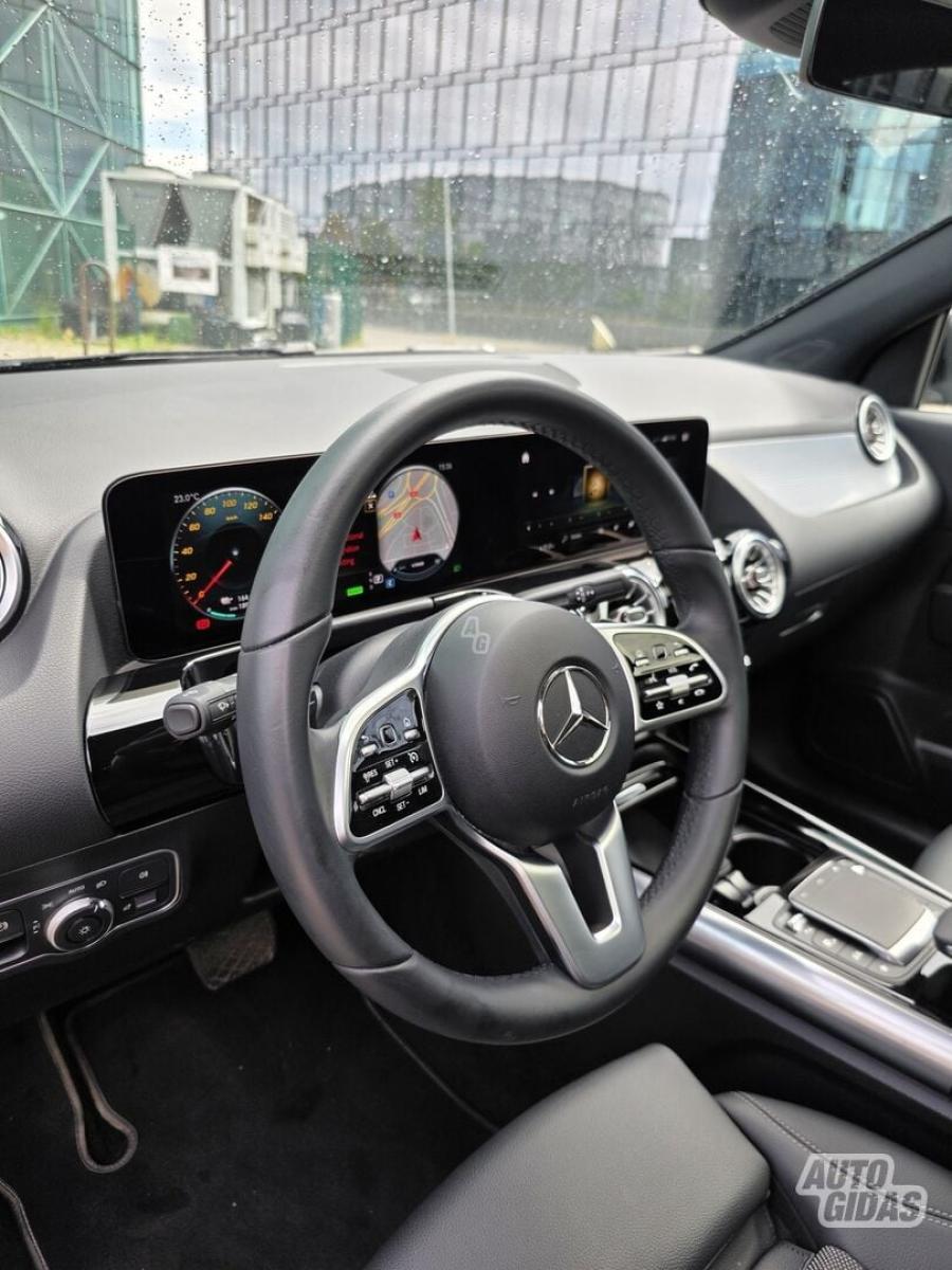 Black Mercedes-Benz EQA 2023 in Vilnius, with an engine capacity of 0.00 L and mileage of 32 thousand km for 31500 €, photo 11 on AUTOMOTO.COM.LV
