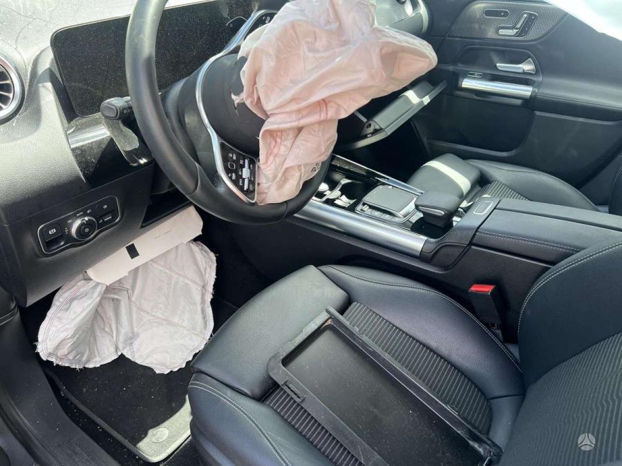 Grey Mercedes-Benz EQA 2022 in Sakiai, with an engine capacity of 0.00 L and mileage of 42 thousand km for 11999 €, photo 8 on AUTOMOTO.COM.LV
