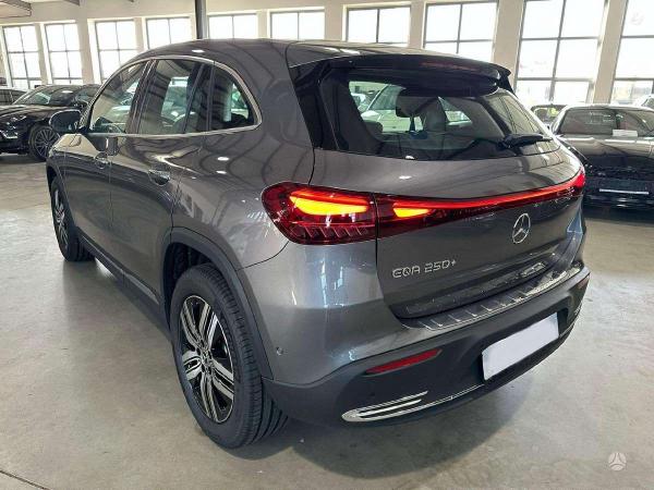 Pelēks Mercedes-Benz EQA 2024 Viļņa, ar dzinēja tilpumu 0.00 L un nobraukumu 16 tūkst. km par 37990 €, foto 3 vietnē AUTOMOTO.COM.LV