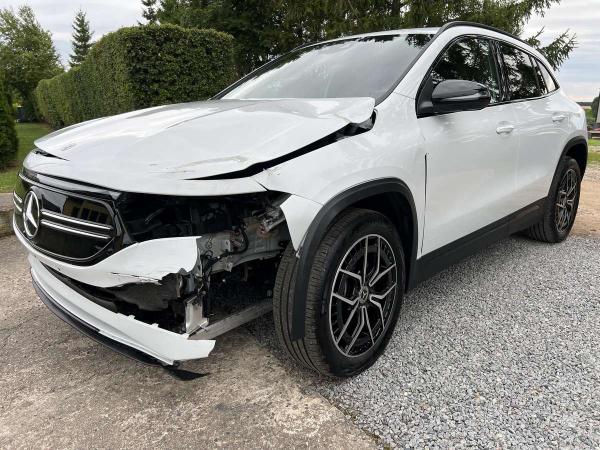 White Mercedes-Benz EQA 2023 in Kaunas, with an engine capacity of 0.00 L and mileage of 35 thousand km for 20850 €, photo 6 on AUTOMOTO.COM.LV