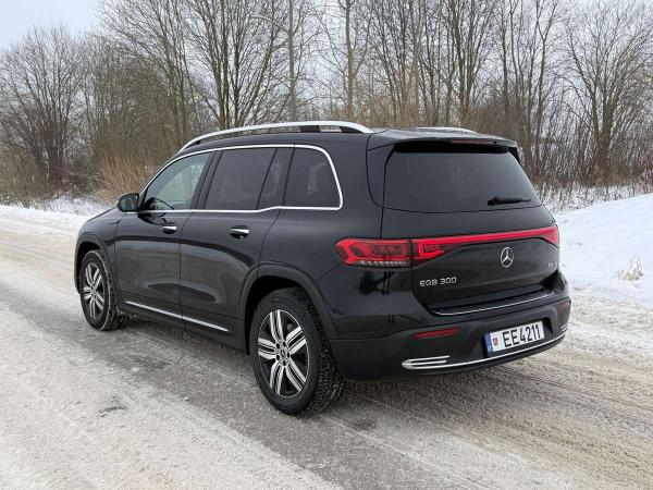Black Mercedes-Benz EQB 2022 in Vilnius, with an engine capacity of 0.00 L and mileage of 138 thousand km for 26000 €, photo 5 on AUTOMOTO.COM.LV